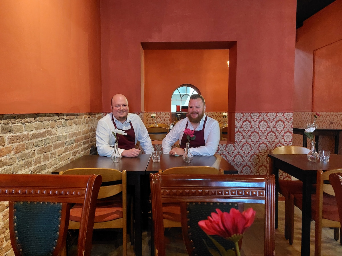 Smashburgers en friet met ‘echt een goeie klodder saus’: Sami en Pim ...