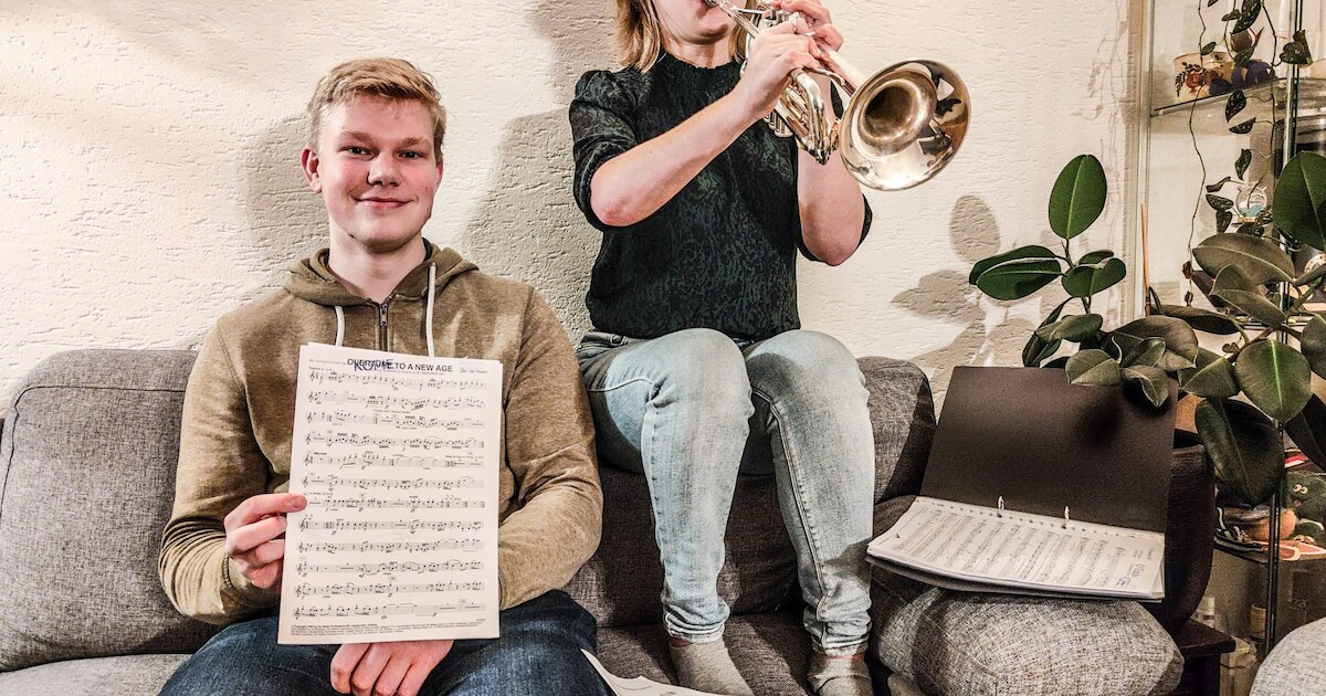 Altijd gezelligheid: Lianne en Sander spelen bij de fanfare | Regio ...