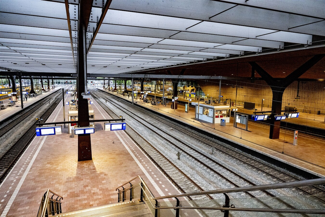 Bizar: zo leeg is Rotterdam Centraal door de NS-staking (VIDEO) | Foto ...