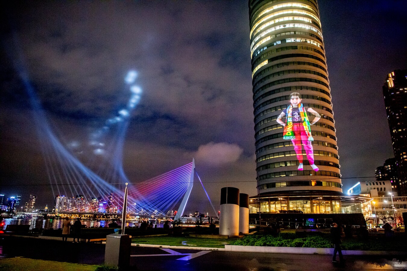 Throwback: 10 x waanzinnige foto's van de Erasmusbrug | Foto | indebuurt.nl