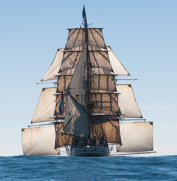 Nog maar een paar dagen kun je dit gigantische zeilschip in de ...