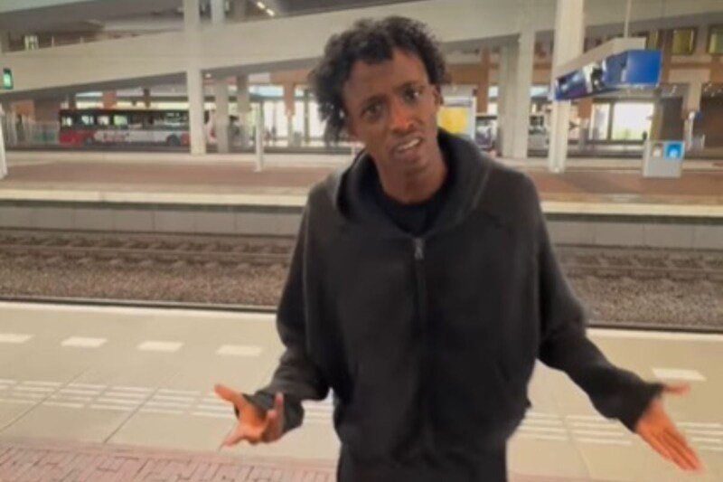 Deze bekende TikTokker was op Station Breda en reageert op treinstaking ...