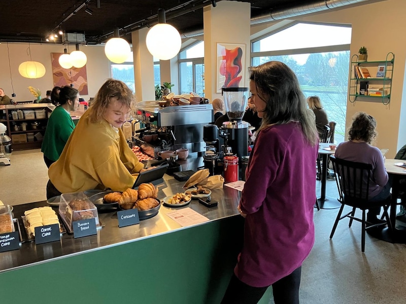 Nieuw in Utrecht: een cafe bakery in Ibiza-stijl met verse croissants ...
