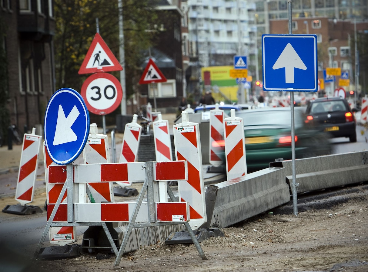 De Dordtsestraatweg is de hele maand juli afgesloten | Foto | indebuurt.nl