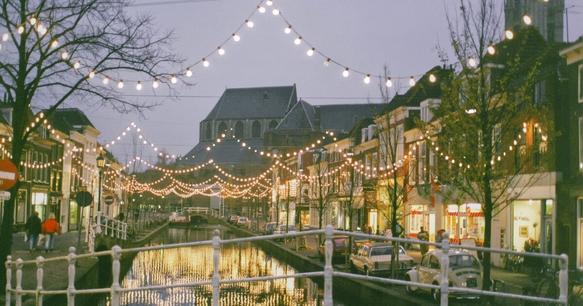 Foto's van toen: zo werd Delft vroeger in de donkere maanden verlicht ...