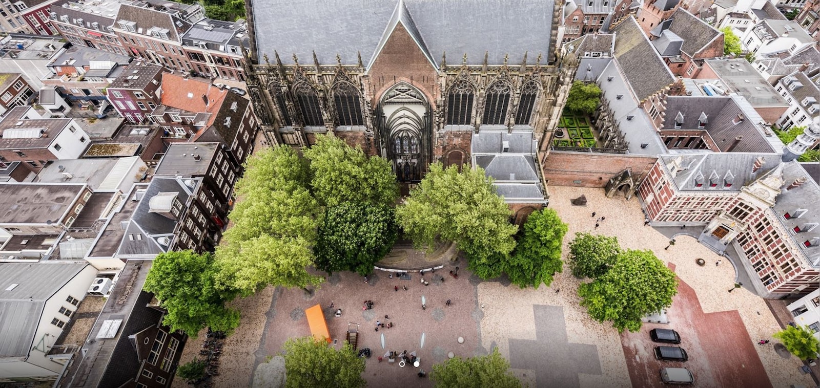 Waarom de Domtoren en Domkerk al eeuwen niet verbonden zijn: dit ...