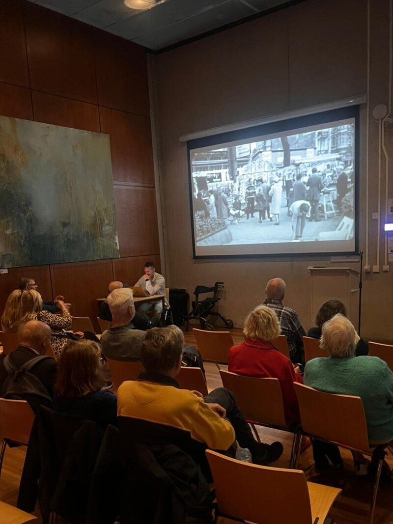 Lex brengt nostalgie tot leven met oude tv-beelden in Buitenveldert ...