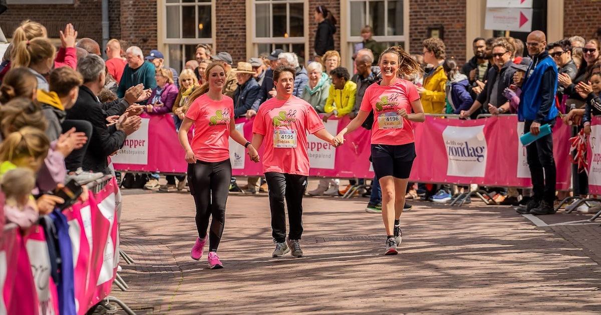 Over de finish! Dit zijn de uitslagen van de Golden Tenloop 2026 ...