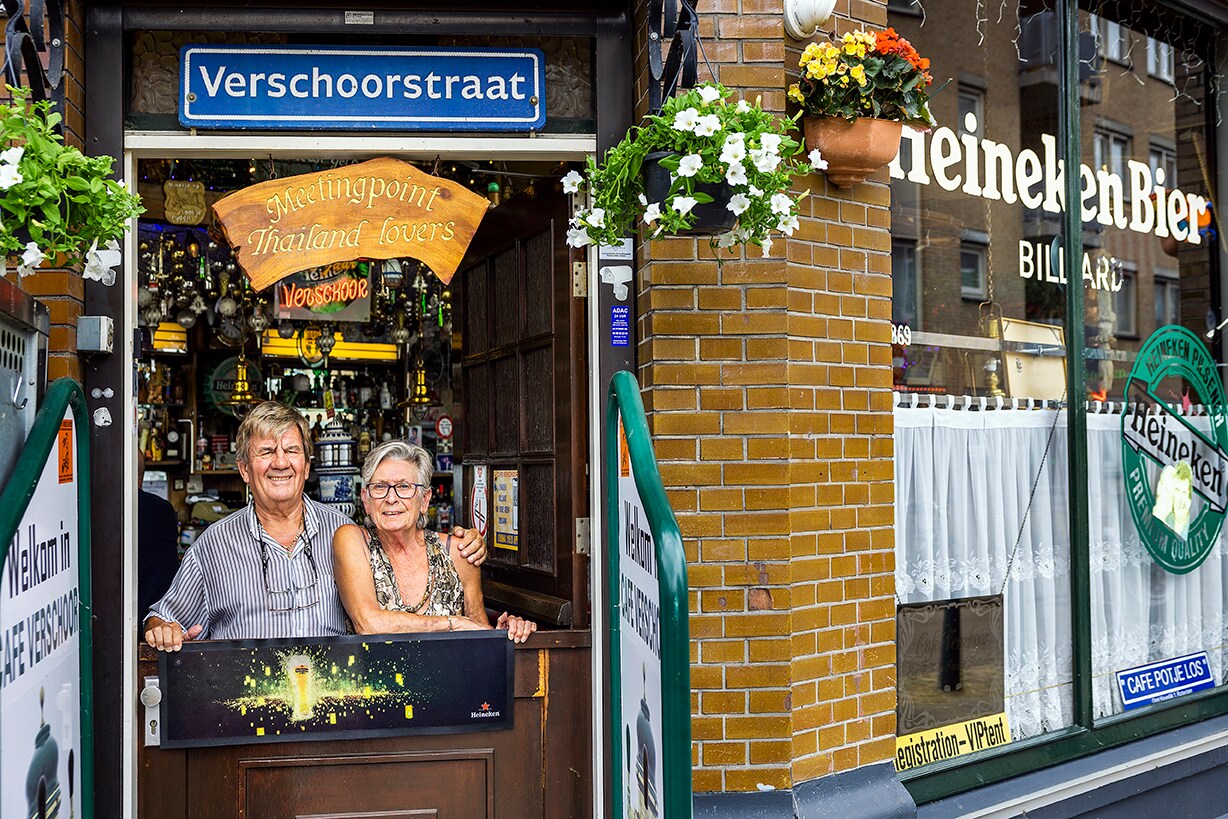 Deze kroeg is een begrip in Rotterdam: 'BN'ers komen een drankje doen ...