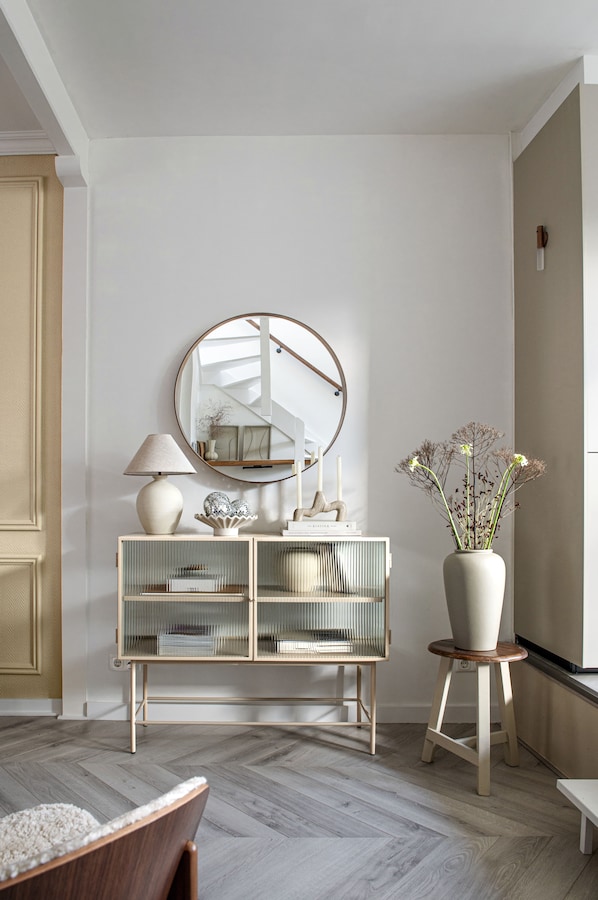 Binnenkijken bij Robin en Barry in hartje Delft: 'Felle kleuren komen ...