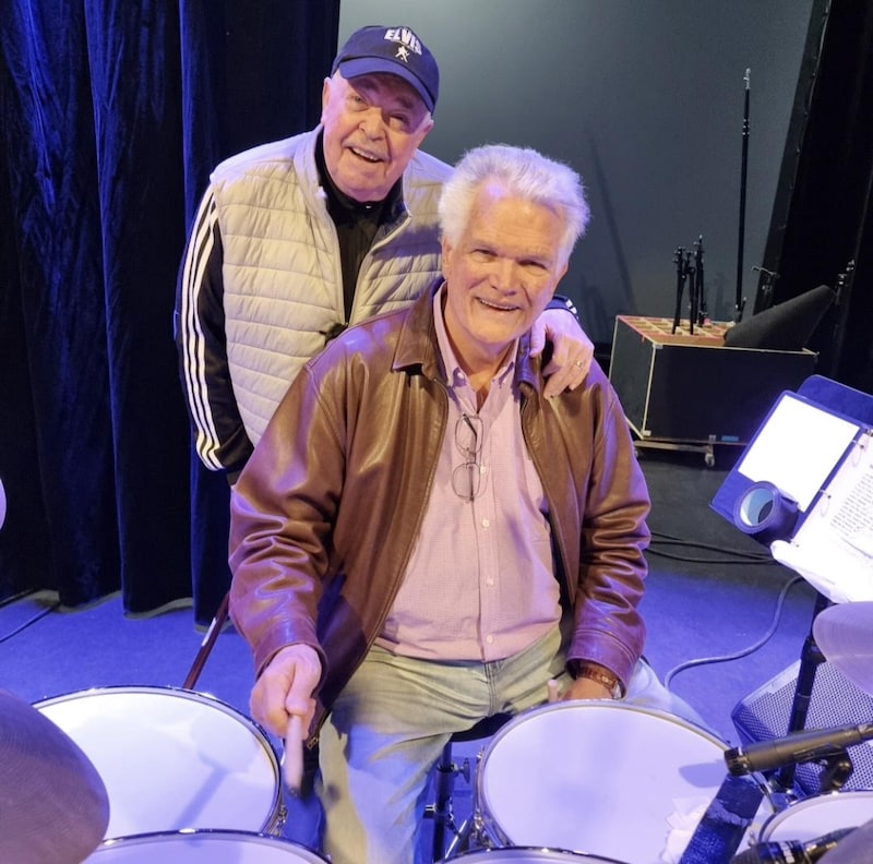 It's now or never! Dit concert voelt alsof Elvis zelf op het podium ...