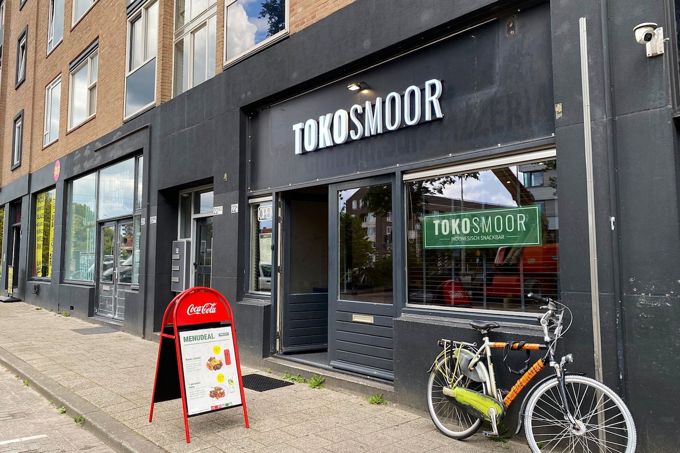 Bij deze Indonesische toko bestel je een menu voor nog geen 12 euro ...