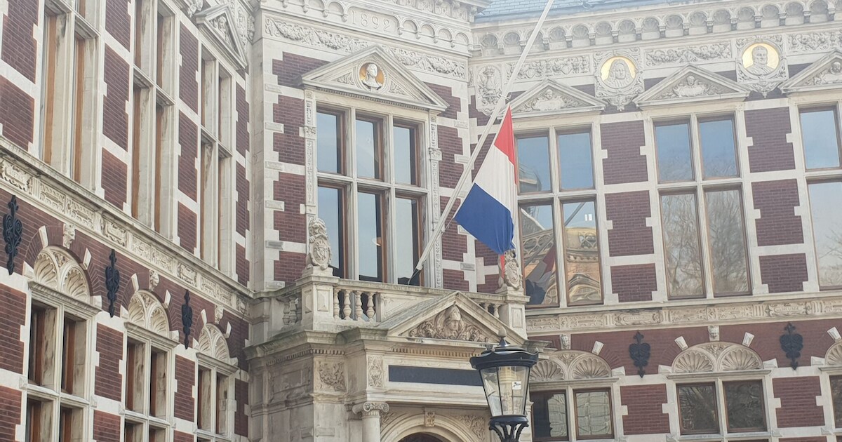 De vlag uithangen op 4 en 5 mei: dit zijn de regels | Regio | indebuurt.nl