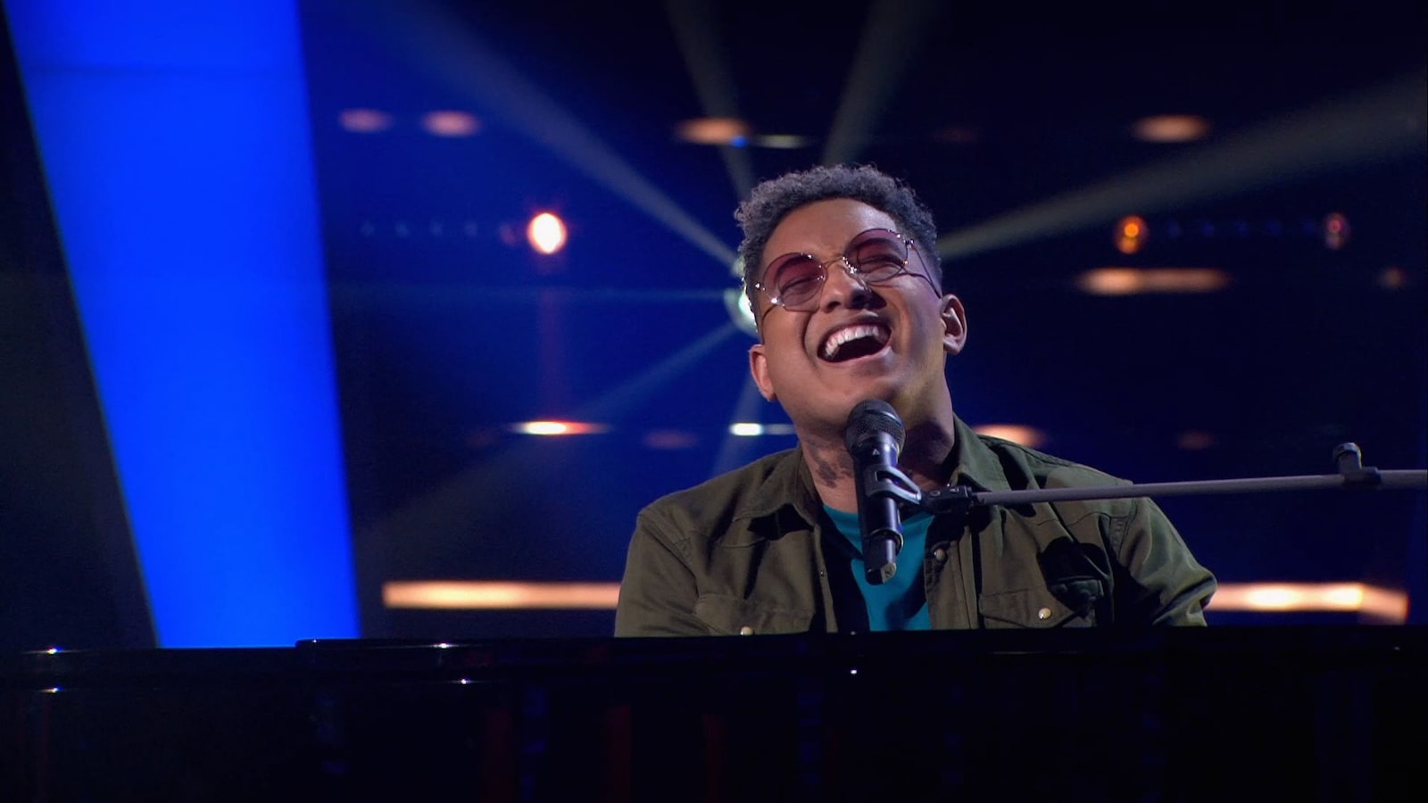 Terugkijktip: de Rotterdamse Jeremy liet alle stoelen draaien bij The ...