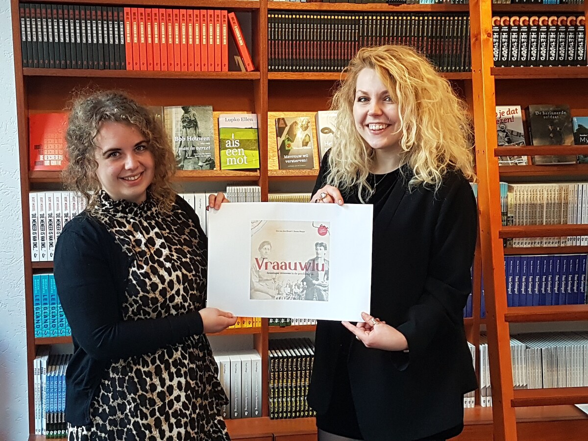 Sanne en Iris schrijven boek over Groningse vrouwen uit de geschiedenis | Foto | indebuurt.nl