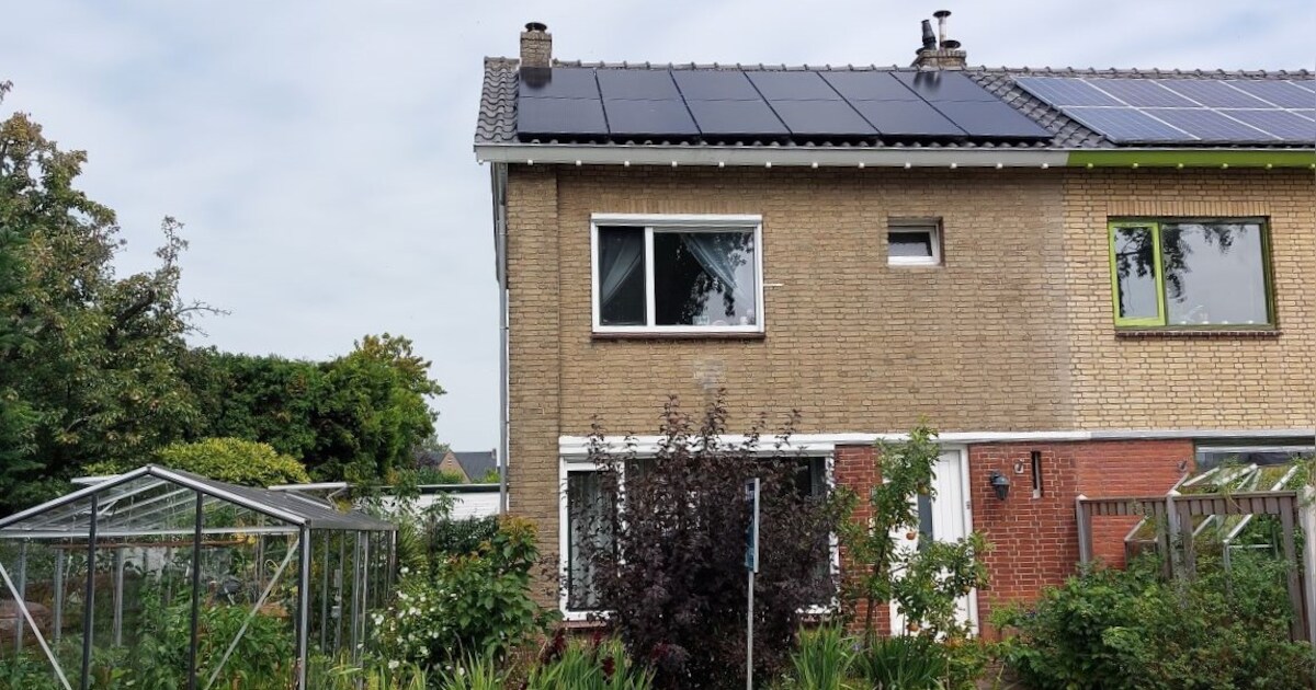 Bij deze koopwoning hoort een kas om je eigen groente en fruit in te ...