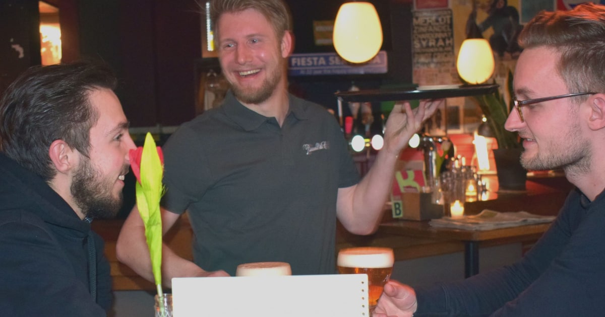 Barman Geert-Jan Braam: 'Ik zorg ervoor dat klanten vrolijker weggaan ...
