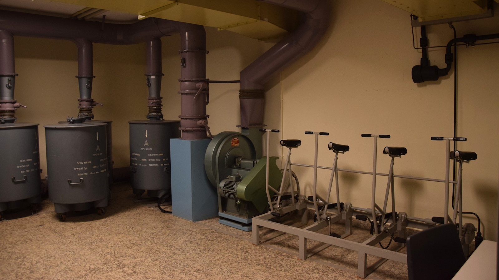 Binnenkijken bij de atoombunker in Den Bosch: ijskoud douchen en ...