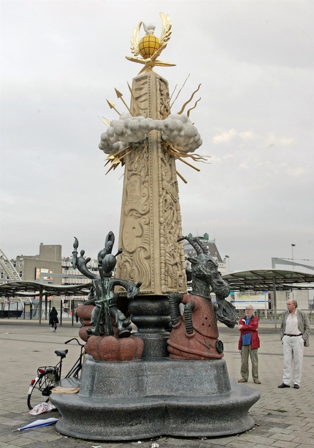 Aha! Hierom staat er een witte poes op een dak op het Noordereiland ...