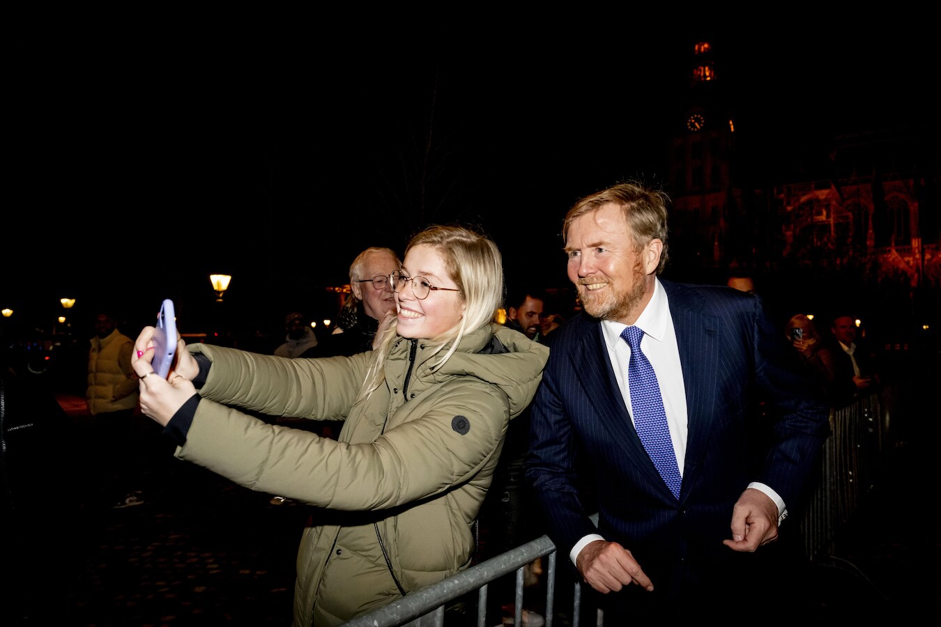 Koning Willem Alexander opende Theater aan de Parade en zo zag dat ...