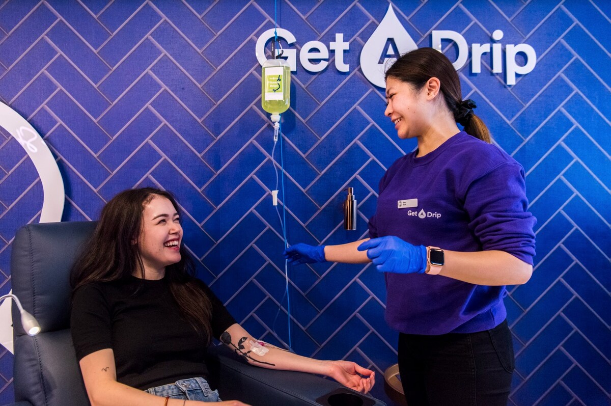 Nieuwe trend: bij Get A Drip haal je een vitamineshot via een infuus of ...