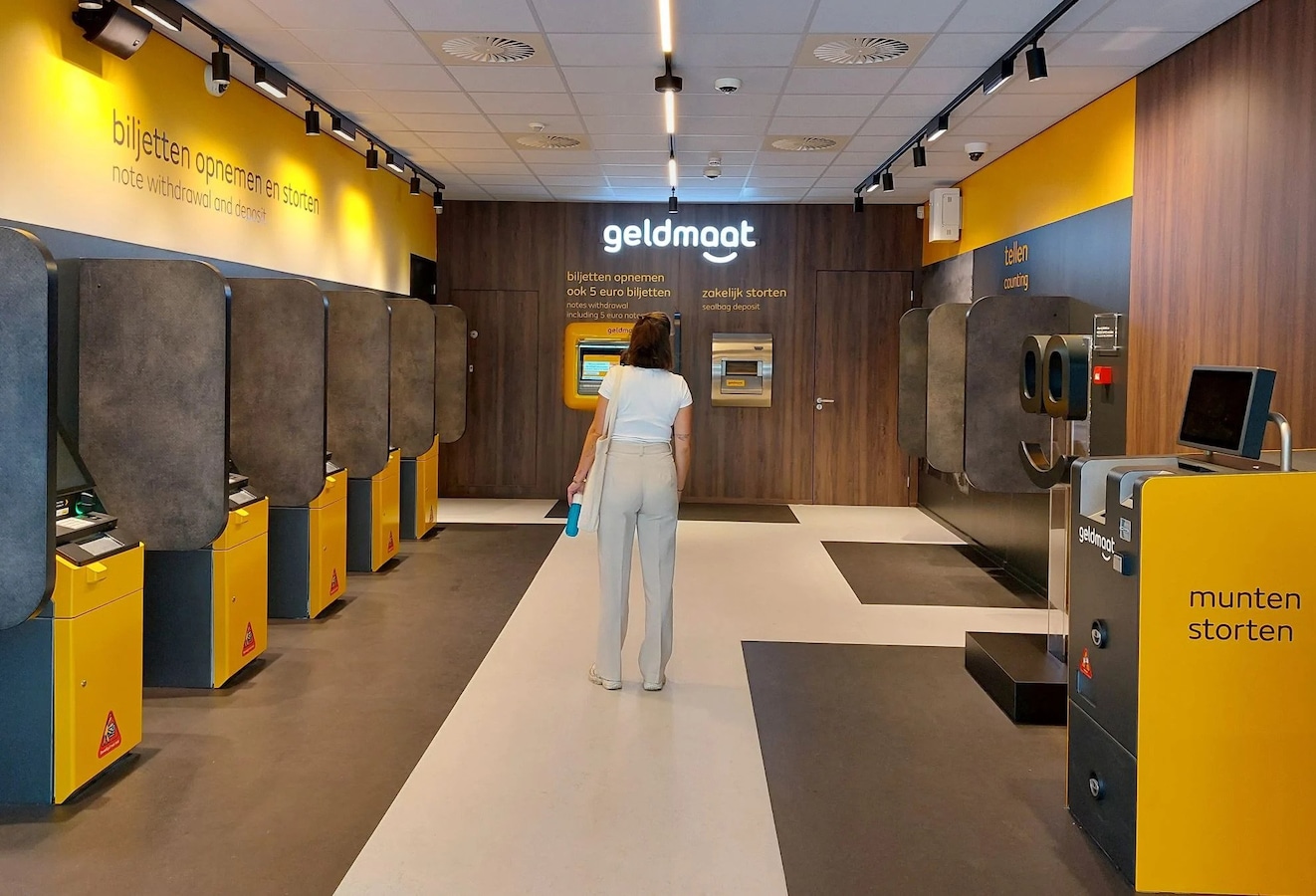 Flappen tappen: nieuwe winkel van Geldmaat in Arnhem centrum opent ...