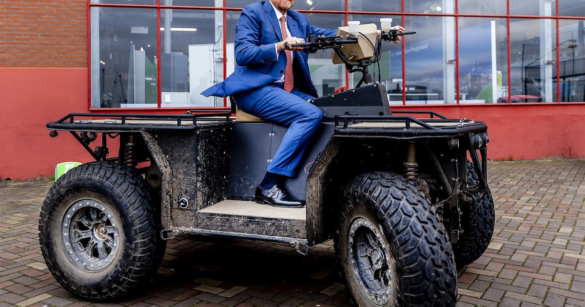 Vroem, vroem! Willem-Alexander reed op een quad in Rotterdam | Regio ...