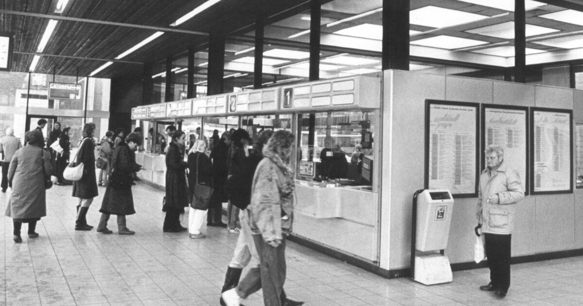 Peukie op het perron? Al zo lang is dat verboden op station Nijmegen ...