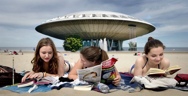 Ja! We krijgen weer een strand in Eindhoven. Bij het Evoluon | Nieuws ...