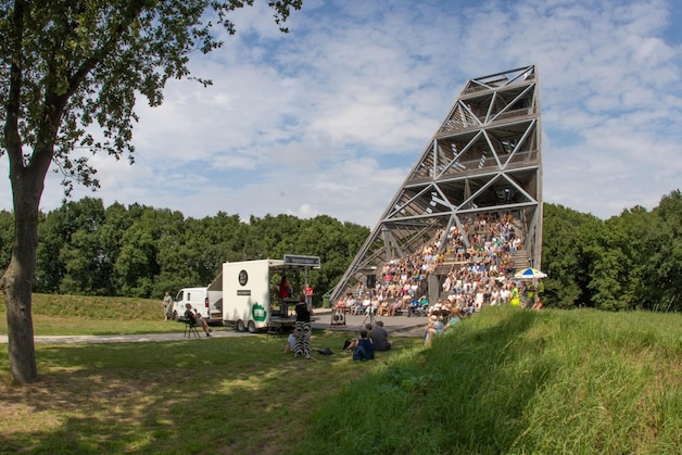 Bijzondere optredens in de buitenlucht: bij Podium Pompejus geniet je ...