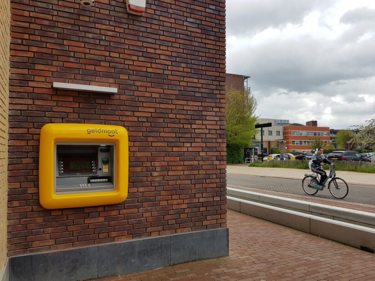 Handig overzicht: hier in Apeldoorn kun je nog geld uit de muur halen ...
